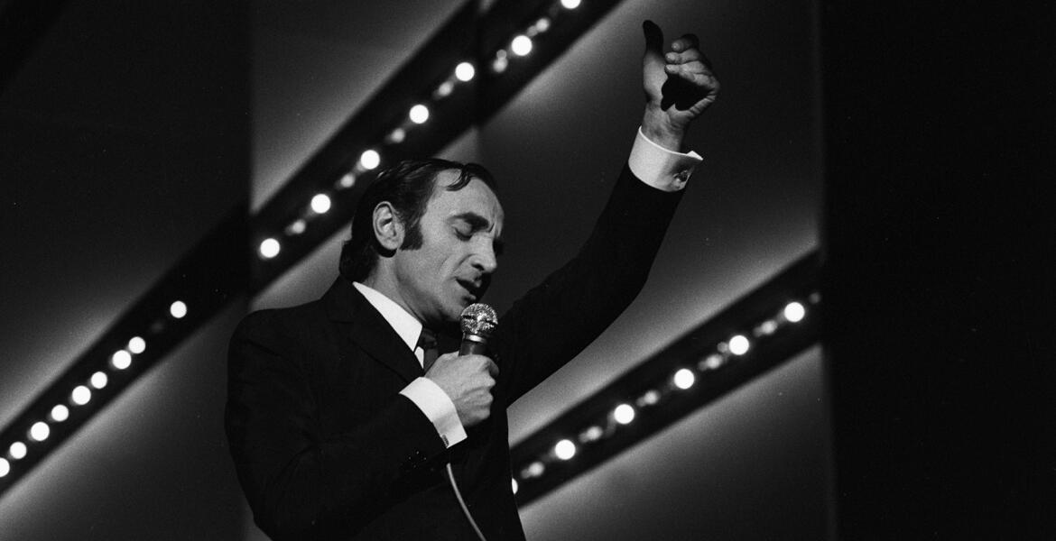 Charles Aznavour, sa vie en photos et en chansons tout en haut de l ...